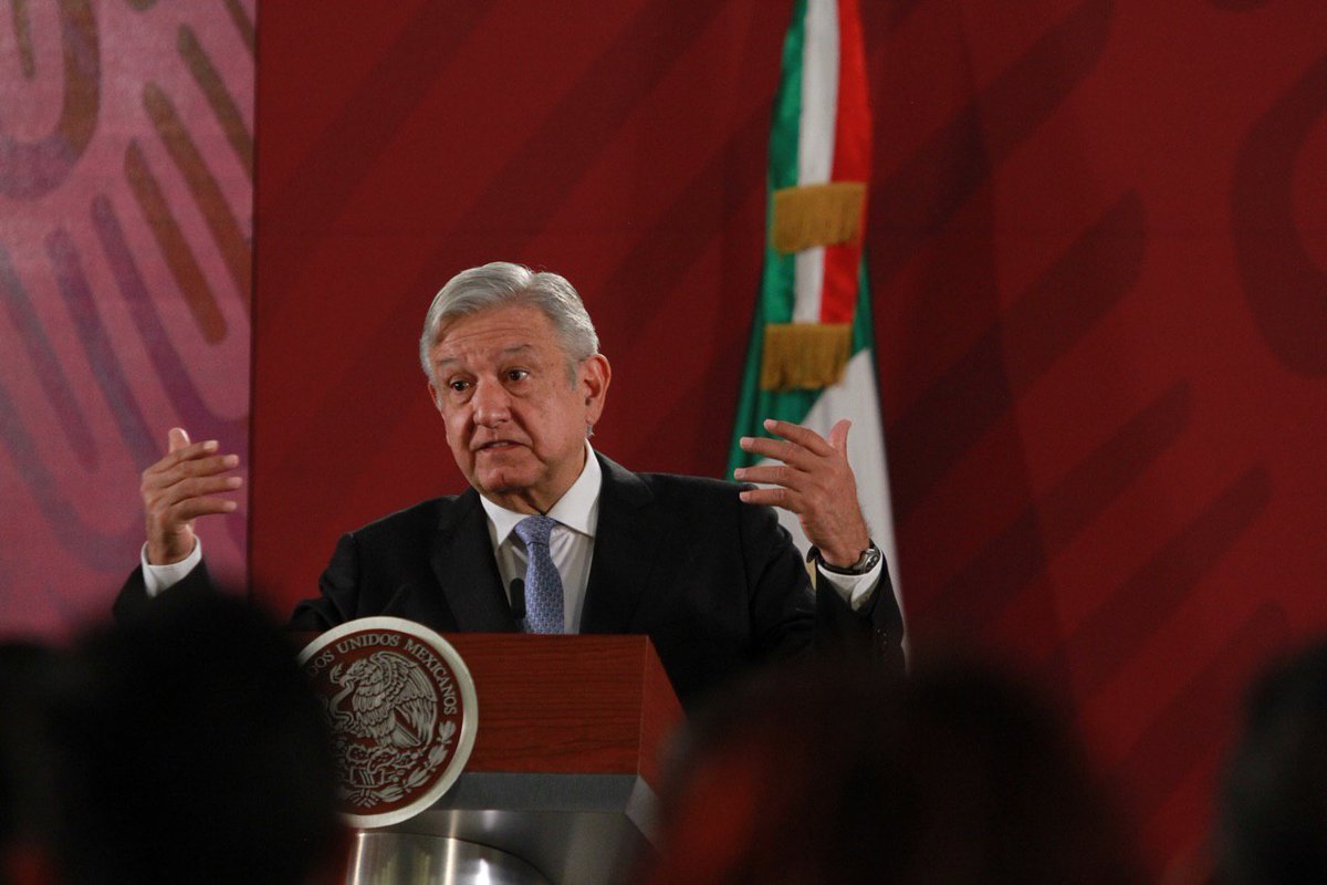 Presume Amlo Ejemplar De Su Nuevo Libro